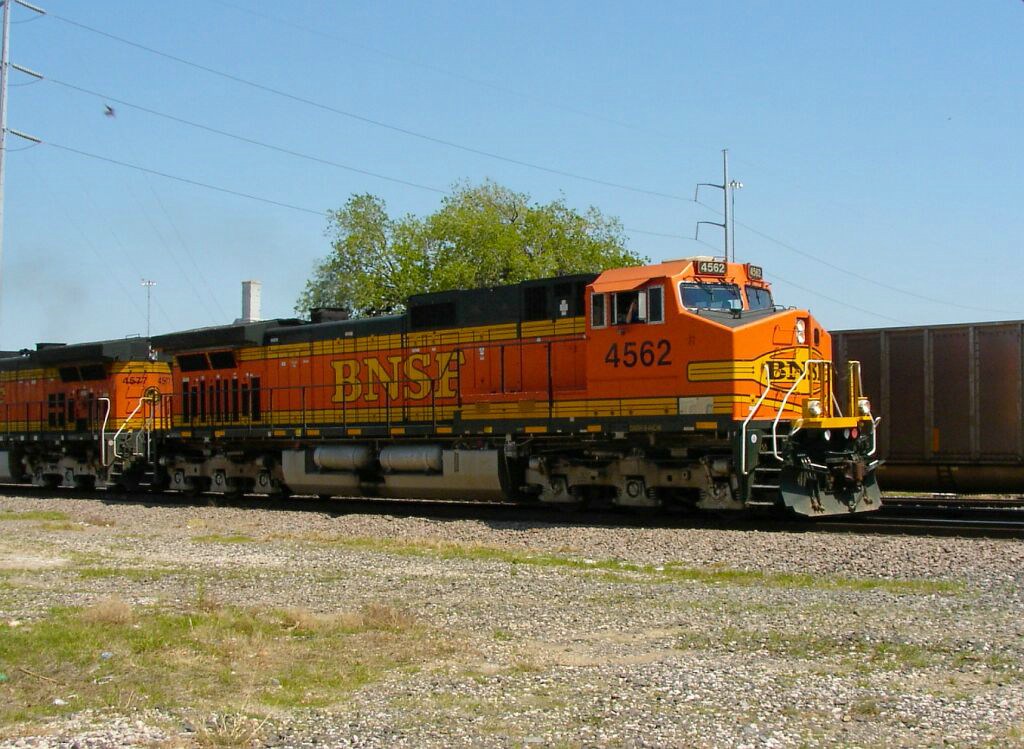 BNSF 4562